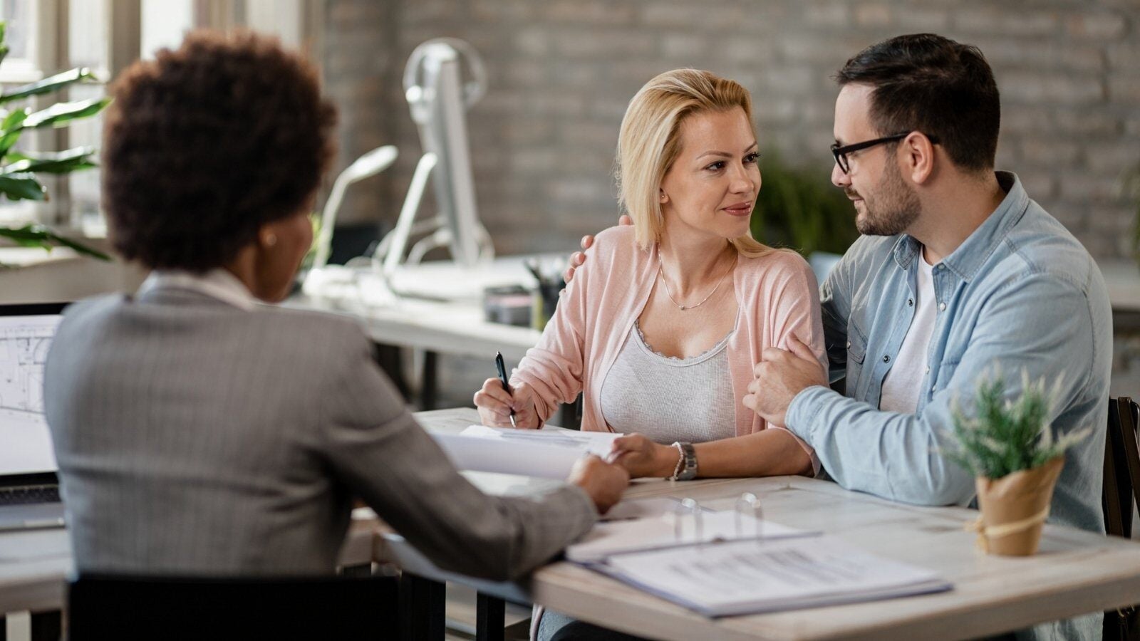 How to Find the Best Surrogacy Agency | A Guide for Intended Parents